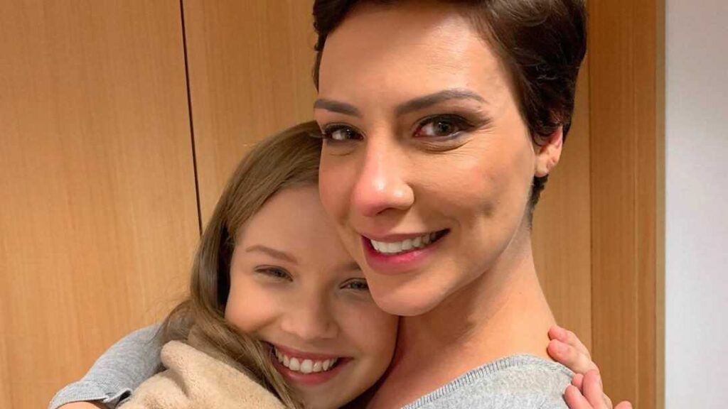 Irmãs em Topíssima, Letícia Peroni ganha elogio de Camila Rodrigues ...